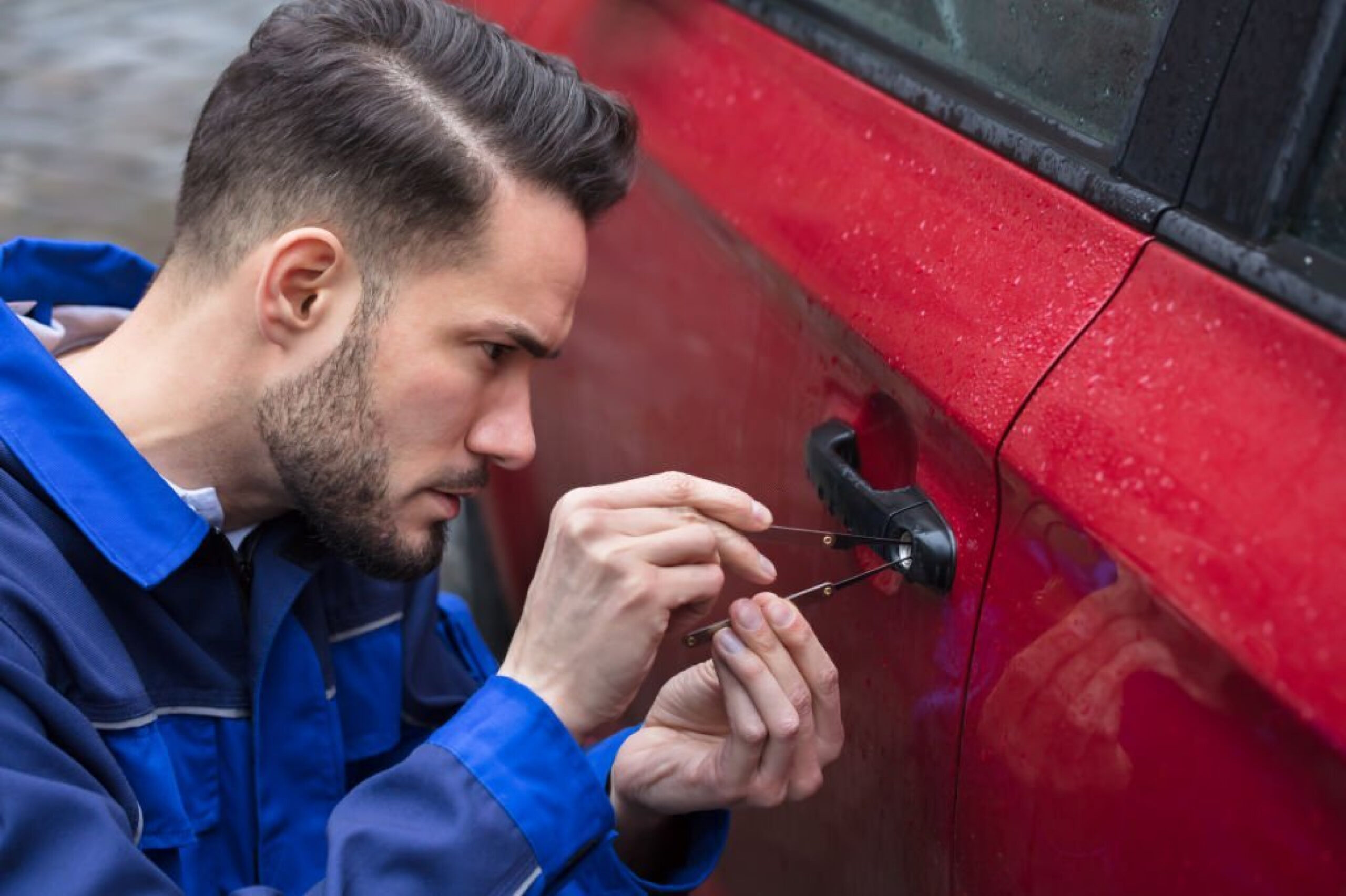 How do Locksmiths Open Locked Vehicles?